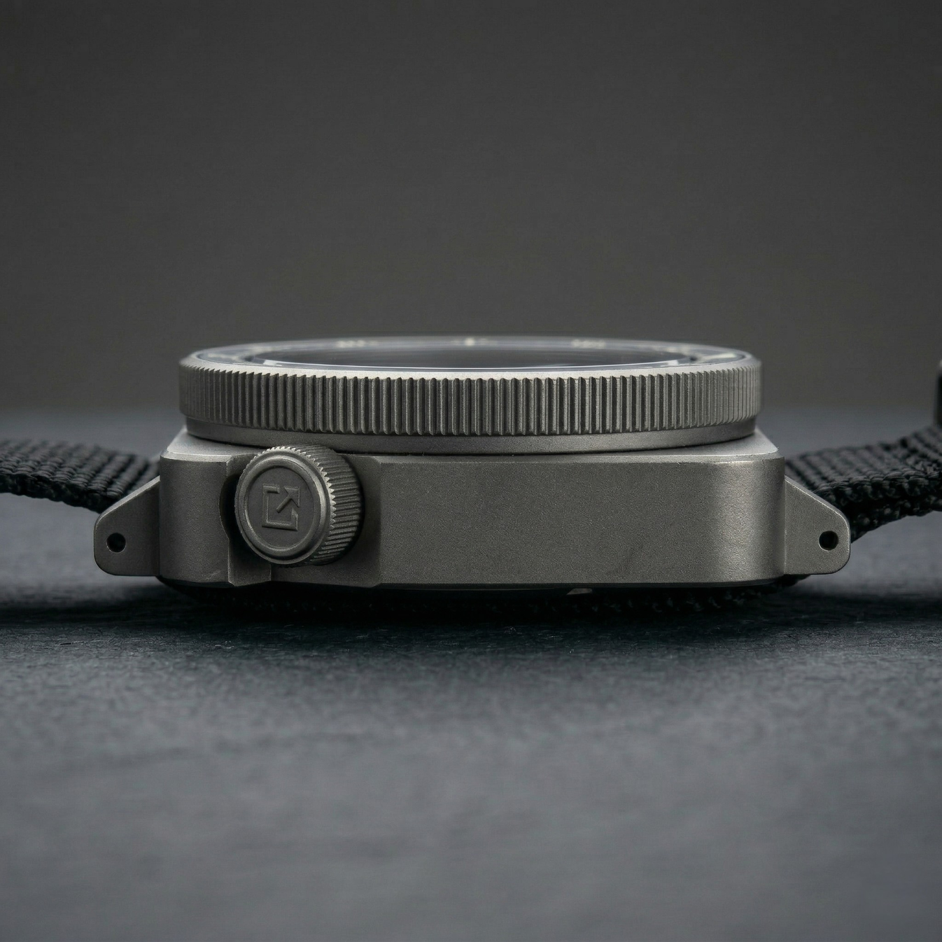 The HONNR A-13A — Titanium Mission Watch – Redux & Co.